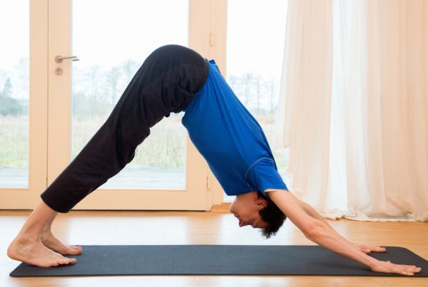 Yoga para dor nas costas: exercícios eficazes | TotalPass