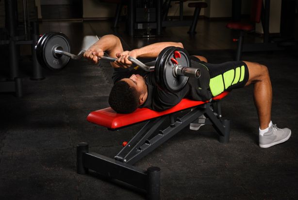 Treino de tríceps: 3 exercícios para fortalecer os braços | TotalPass