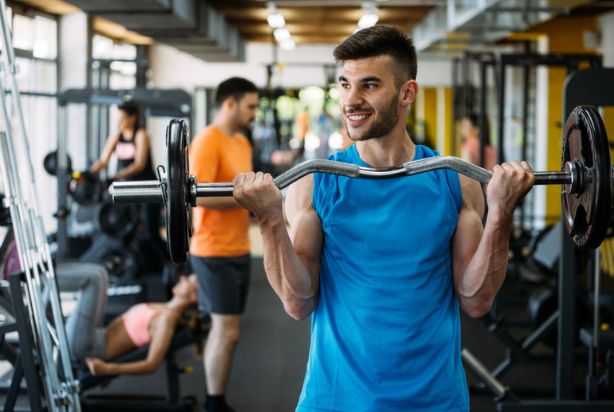 Rosca direta: aprenda a fortalecer e definir o bíceps | TotalPass