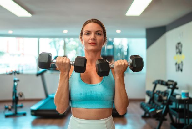 Rosca direta: aprenda a fortalecer e definir o bíceps | TotalPass