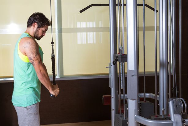 Tríceps na polia: aprenda como fazer no seu treino | TotalPass