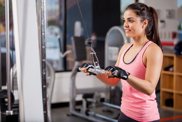 Tríceps na polia: aprenda como fazer no seu treino | TotalPass